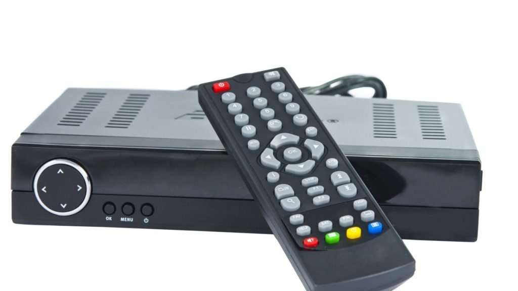 Ketahui Letak Perbedaan TV Analog dan TV Digital - Unbox.id