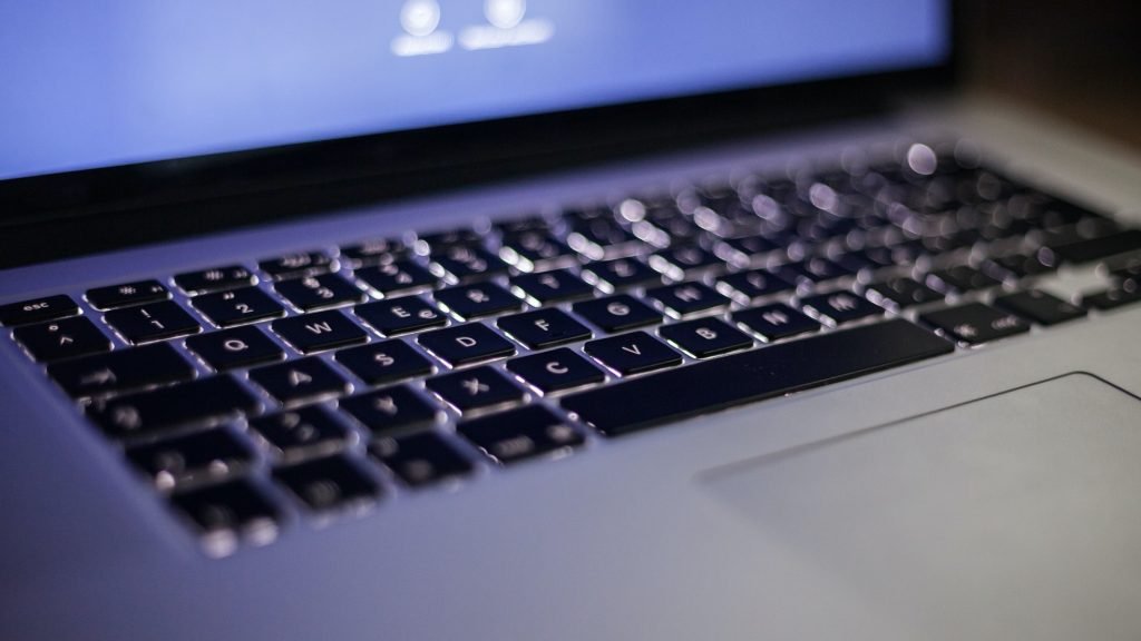 6 Cara Nonaktifkan Lampu Keyboard di MacBook - Unbox.id